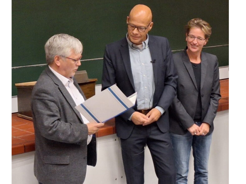 Prof. Dr. Dirk M. Guldi Honored with Robert Bunsen Lecture - FAU ...